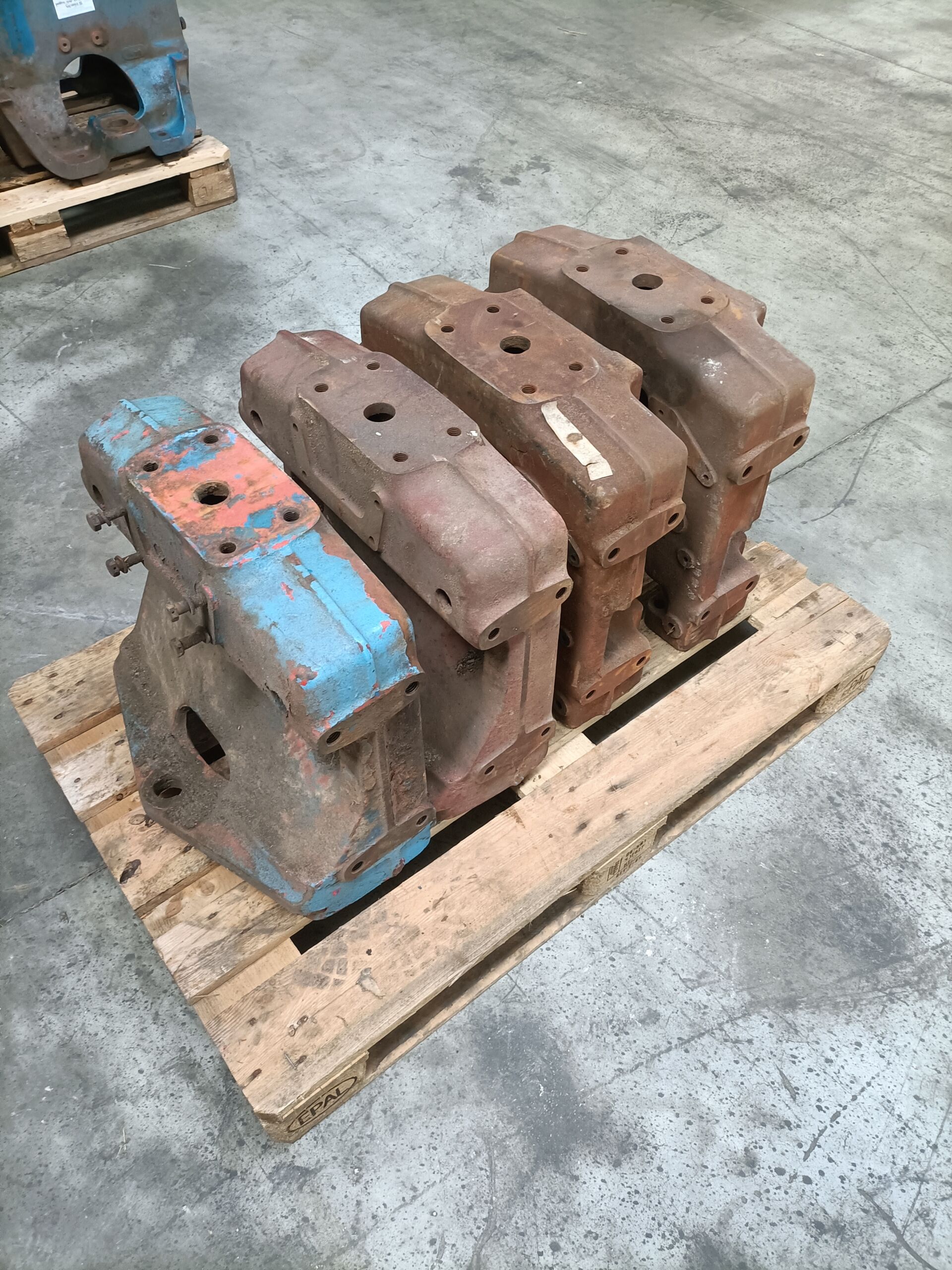 Ford Front Axle Support (3) - Beukeveld Exports BV