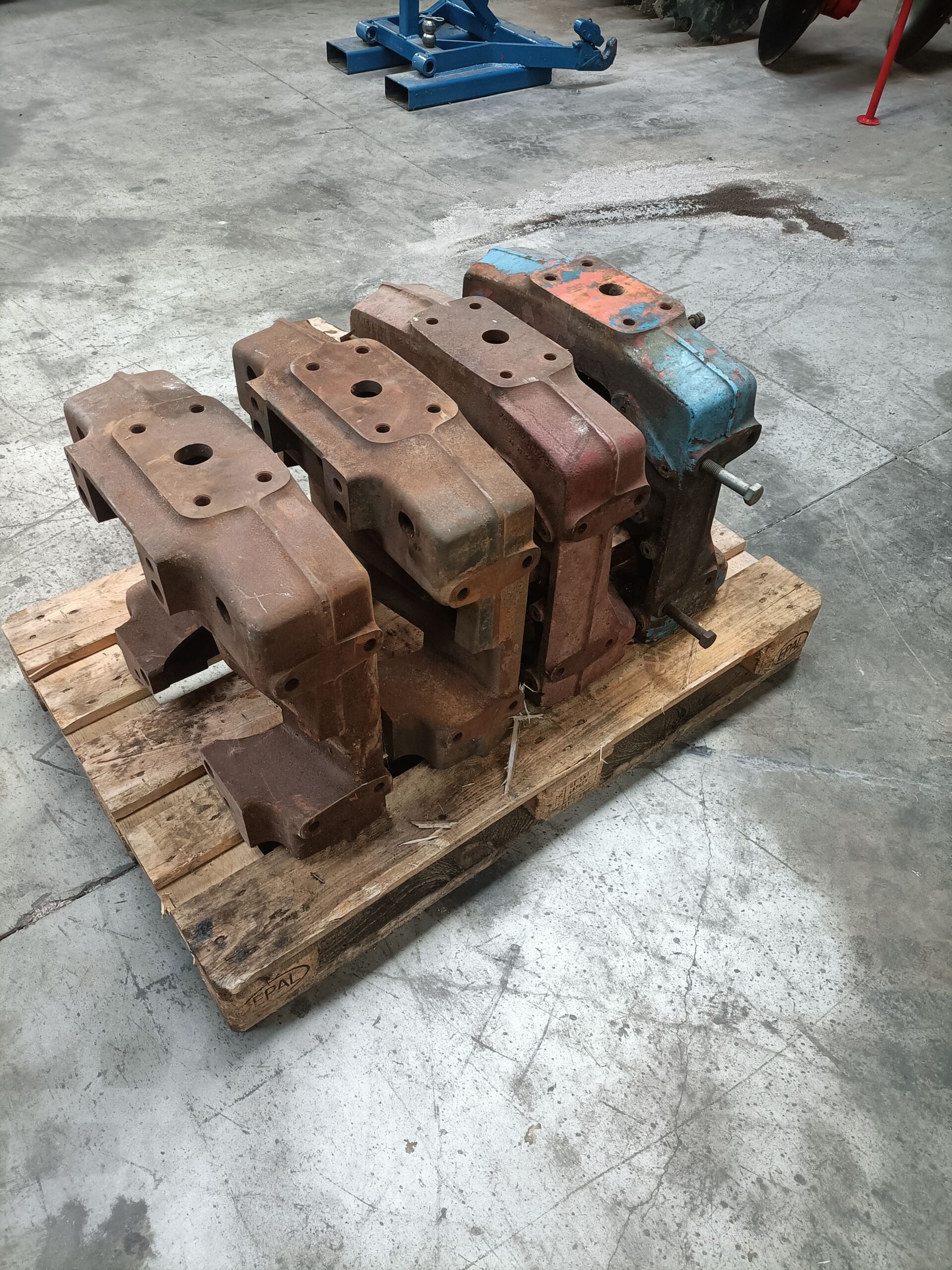 Ford Front Axle Support (7) - Beukeveld Exports BV