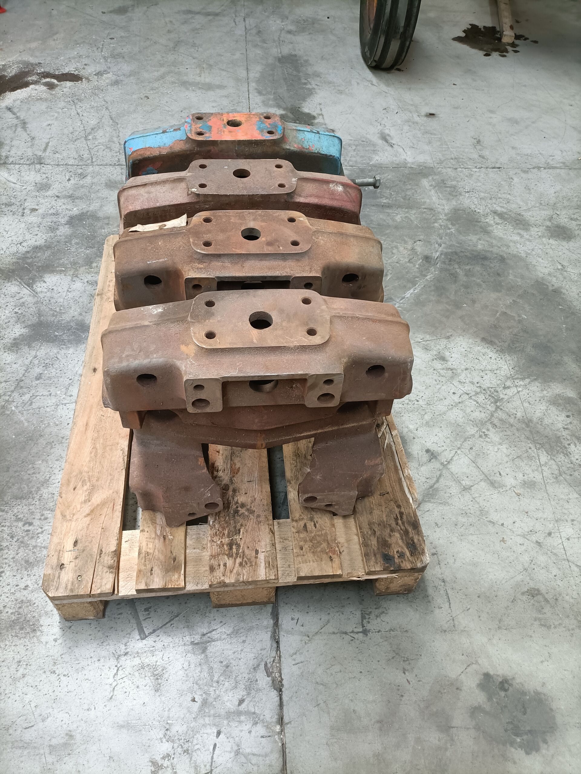 Ford Front Axle Support (8) - Beukeveld Exports BV