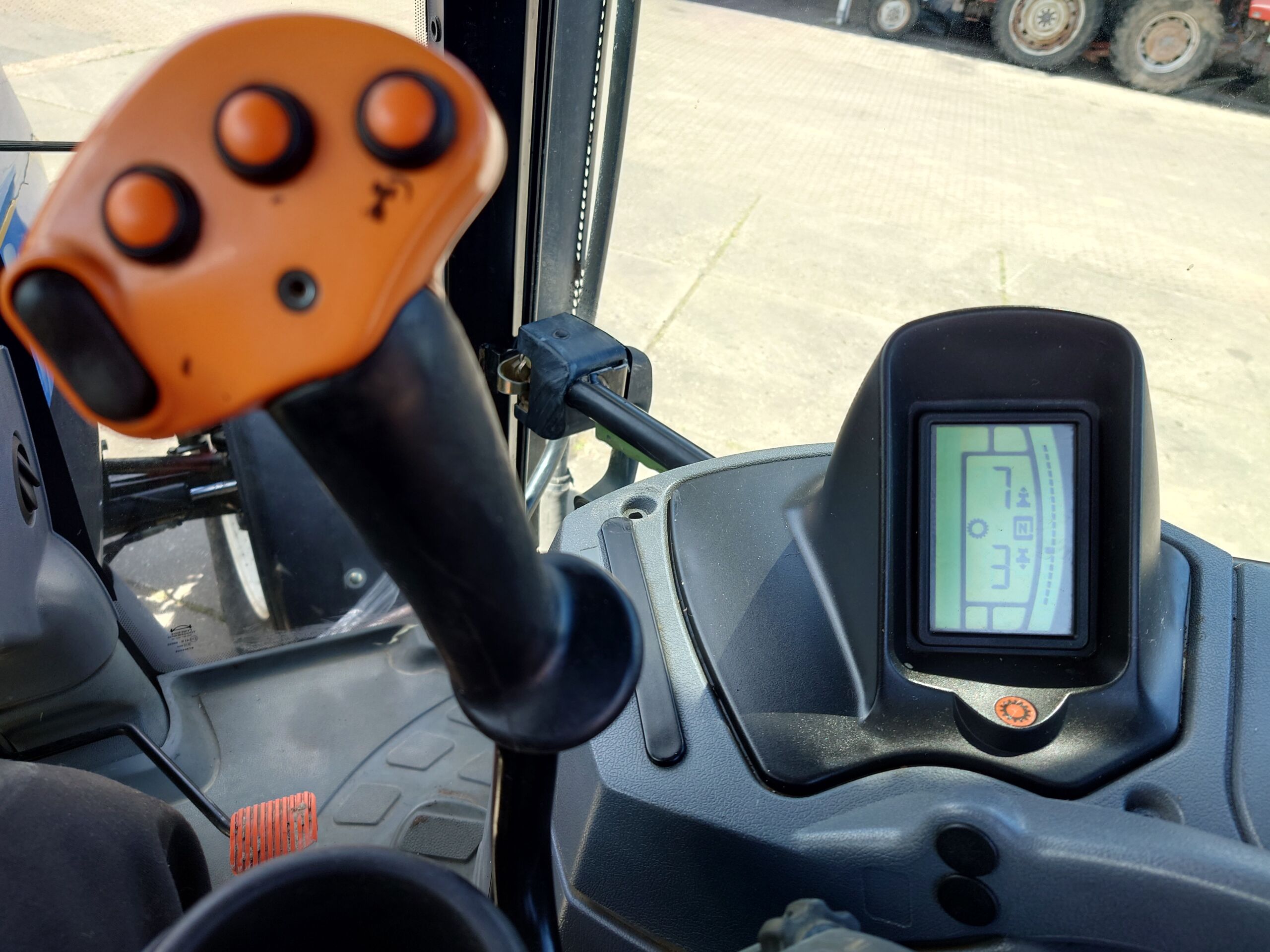 New Holland T7060 Powercommand (12) - Beukeveld Exports BV