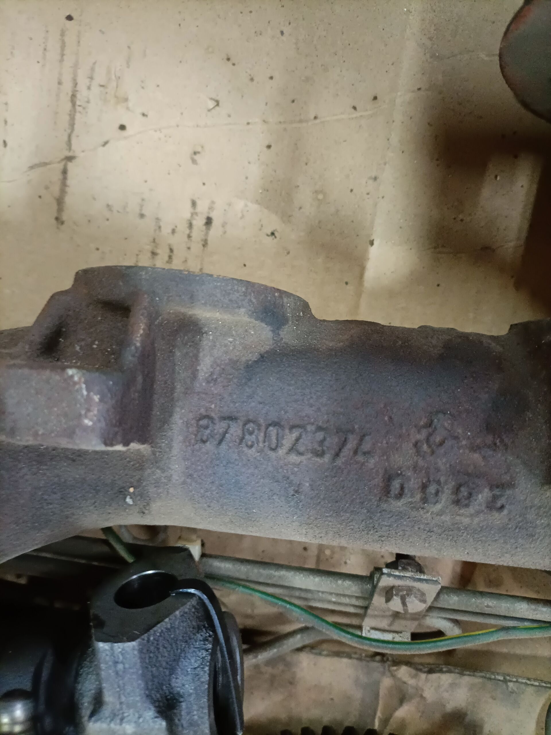 Exhaust Manifold Case IH (13) - Beukeveld Exports BV