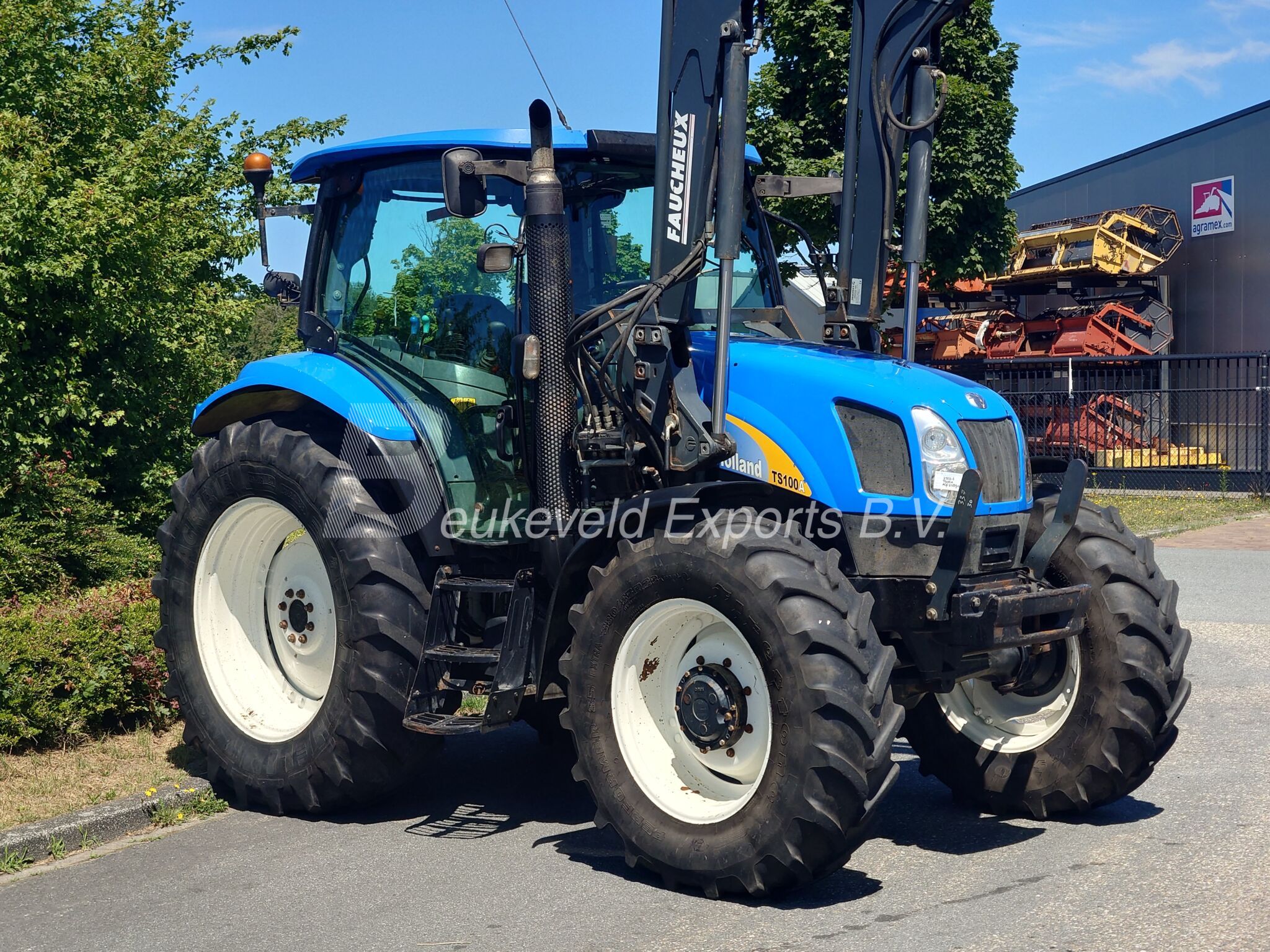 New Holland TS100 A Delta Frontloader - Beukeveld Exports BV