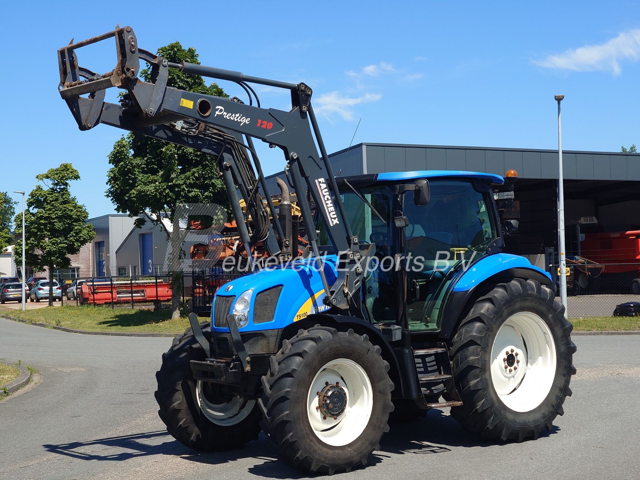 New Holland TS100 A Delta Frontloader - Beukeveld Exports BV