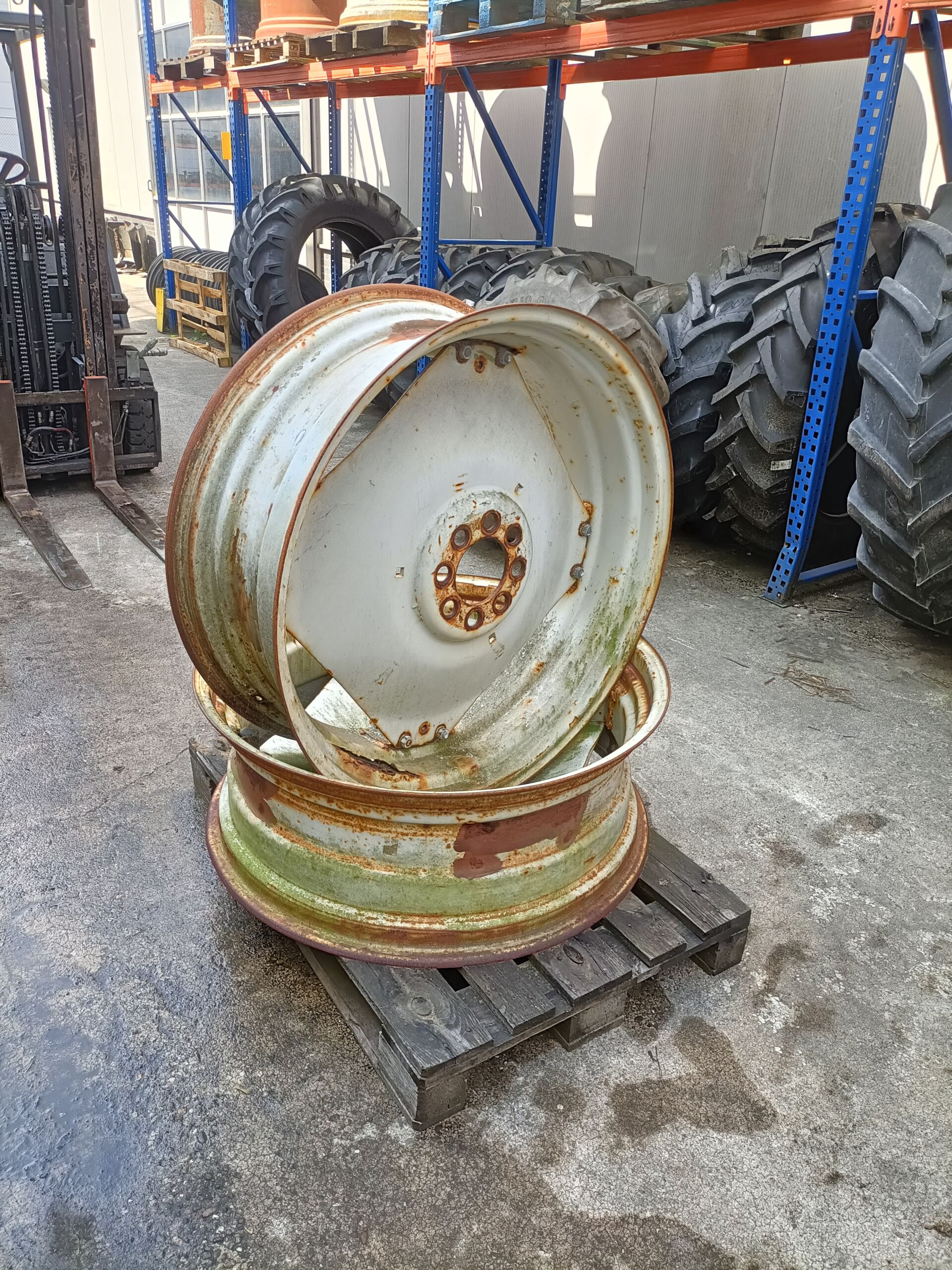 Used 14x38 set rims ford (7) - Beukeveld Exports BV