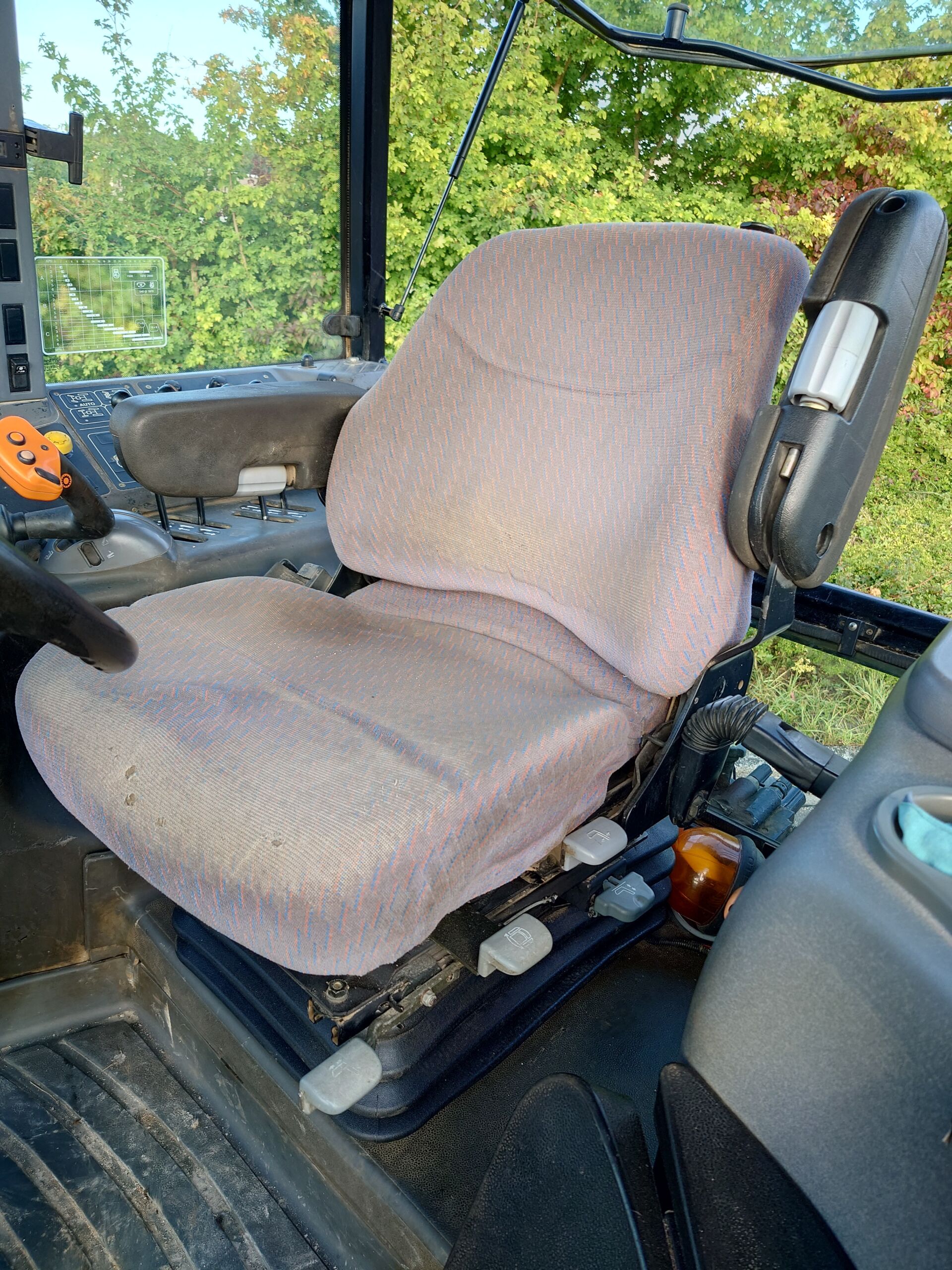 New Holland TM155 Range command (12) - Beukeveld Exports BV
