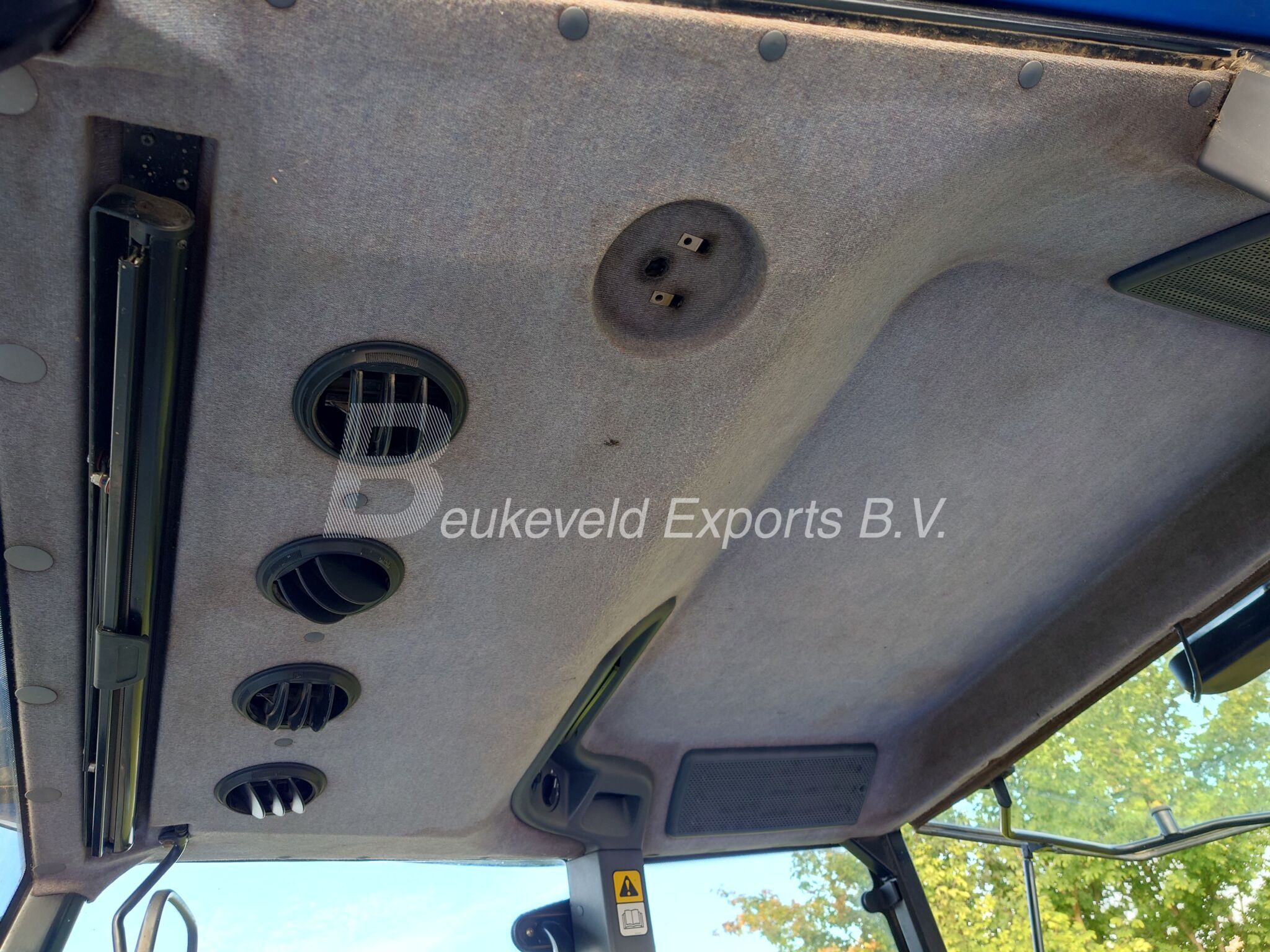 New Holland TM155 Range command (13) - Beukeveld Exports BV